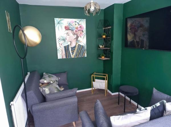 Spacious Townhouse - Croydon