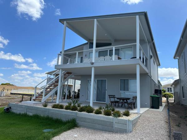 Pleasant View Too - Port Vincent