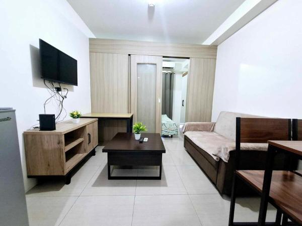 Wood Haven Seaside View Bedroom - Parañaque