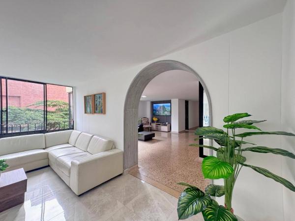 5br 232 M² Apartment In El Poblado, El Tesoro - Medellín