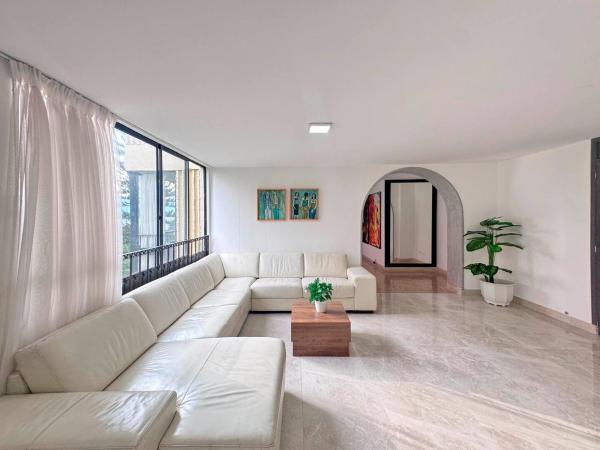 4br 232 M Apartment In El Poblado, El Tesoro - Medellín