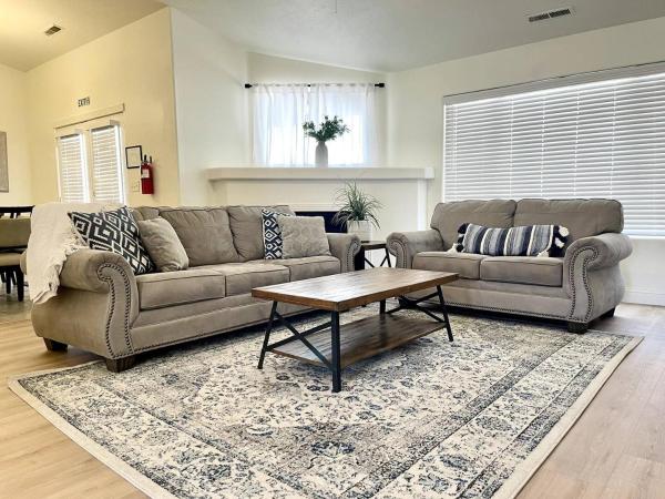 Newly Remodeled Home Near Zion - Patio & Grill - La Verkin, UT