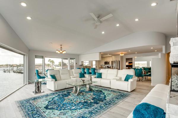 Waterfront Gem Crystal River Family Home - Crystal River, FL