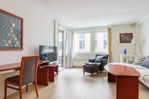 Spacious Aker Brygge Apartment With Balcony - Oslo