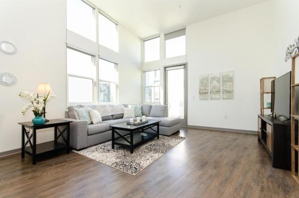 Charming 3 Bedroom Apartment With Pool Near San Diego Convention Center - San Diego, CA