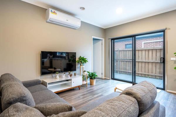 Contemporary Living At This Clyde Family Estate - Cranbourne