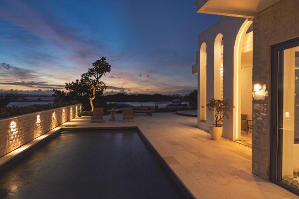 Stunning Sea Front Villa 4br Nusa Dua - Denpasar