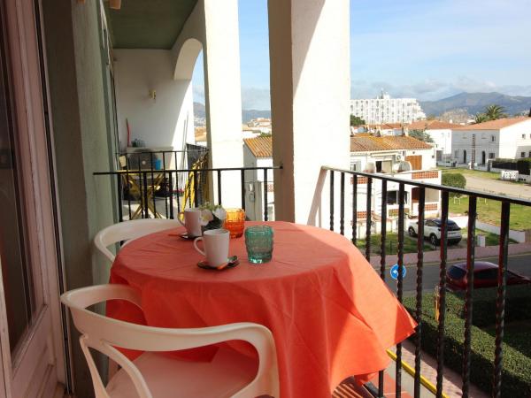 Apartamento Céntrico Con Terraza Y Acceso Cercano A La Playa, Bares Y Mercado En Empuriabrava - Es-228-181 - Empuriabrava