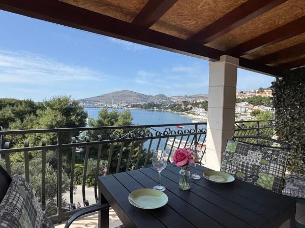 Apartments Villa Mirella 20 M From The Sea - Free Parking - Trogir