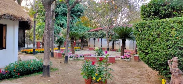 Chhuti Holiday Resort - Santiniketan