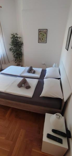 Paris 2 Night Private Parking - Niš