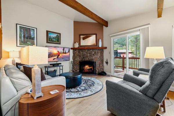 Cozy Secluded Riverfront Cabin Fireplace Parking - Vail, CO