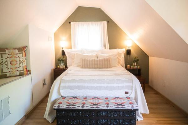 The Gate House Cozy Christmas Cabin In Edmond - 