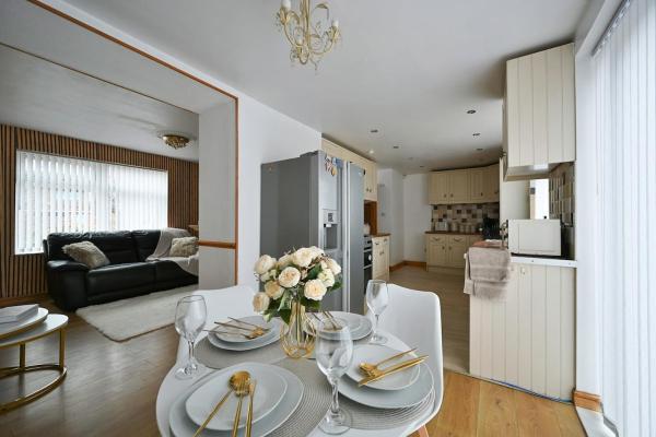Cosy 2 Bed Home With Jacuzzi Bath In Wythenshawe Near Manchester Airport - Knutsford