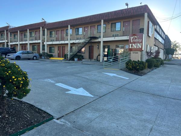 Valley Inn - Oakland, CA
