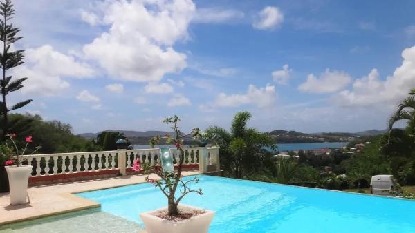 Maison Accueillante à La Trinité Avec Piscine Partagée 55 M² - Martinique