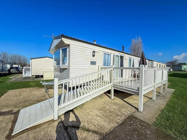 Beautiful Caravan At Manor Park Holiday Park In Hunstanton Ref 23060w - Hunstanton