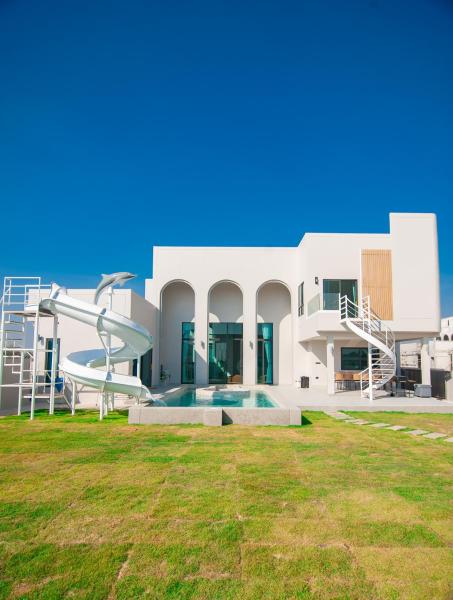The Woofington Pet Friendly Pool Villa - Cha-am