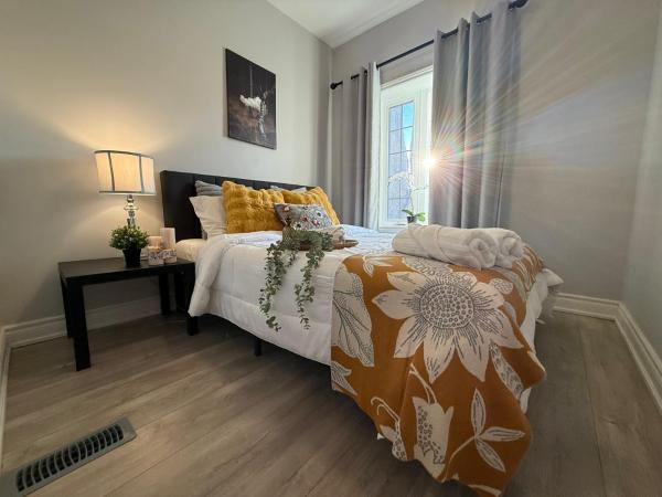 3 Bedrooms Little Italy Downtown - Toronto