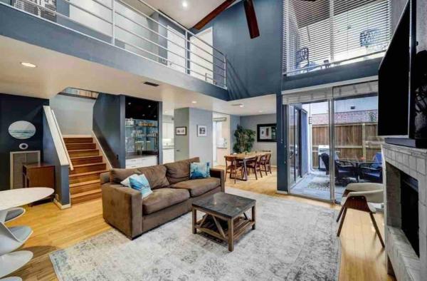 Spacious And Stylish Home In The Heart Of Houston - Houston, TX