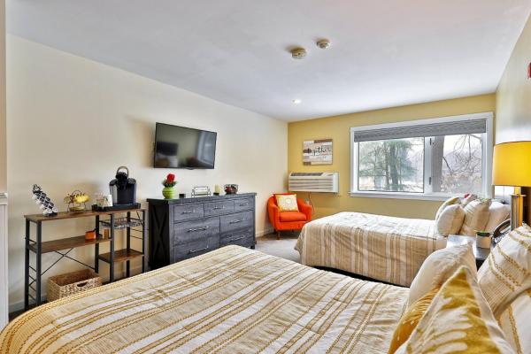 Hotel Style Condo Promising A Comfortable And Convenient Retreat Right In The Heart Of Vermont Ski Country - Killington, VT