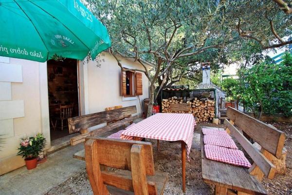 Seaside Holiday House Mirca, Brac - 24033 - Milna