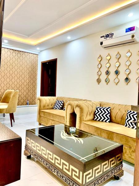 Royal Height Residence Luxury Family Apartments In Bahria Town, Lahore - 拉哈爾