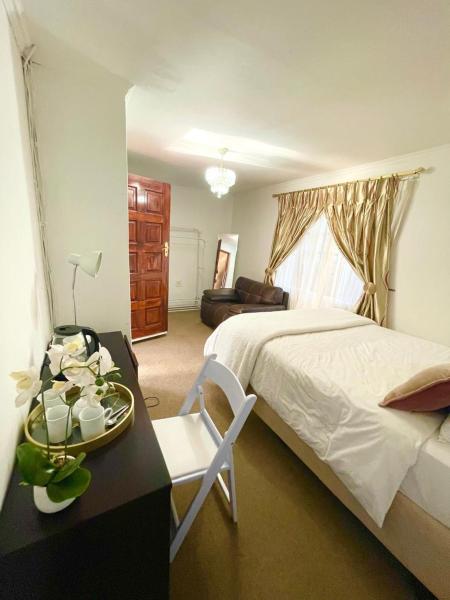 21 Maluti Avenue, Paulshof, Sandton - Midrand