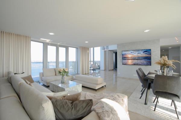 Luxusný Penthouse Nad Jazerami 230 M2, 2x Garáž, Wifi - Senec