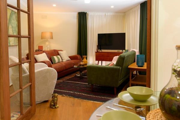 Beautiful Lakeside Unit In Ringwood East - Bayswater