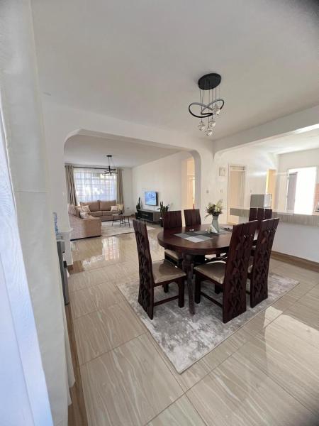 Stylish 4 Bedrooms Plus Sq Near Lake Naivasha Resort - Kenya