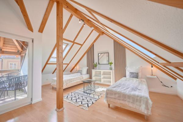 Backhome - Maisionette - Parkplatz - Fantastische Schlosslage - Smarttv - Waschmaschine - Netflix - 70qm - 24h Checkin- Apartment 5 - Kornwestheim