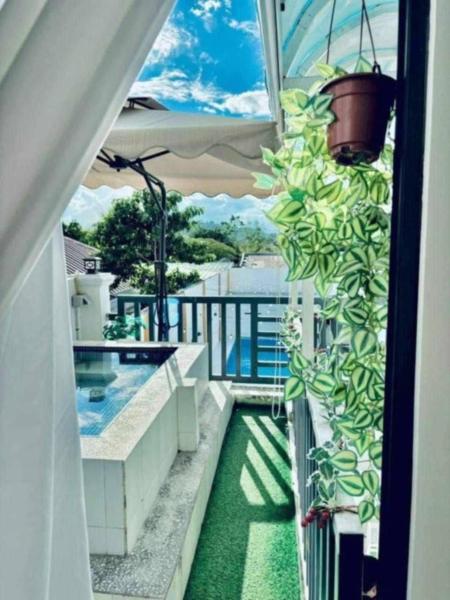 Couple - Private Jacuzzi Pool - Capas