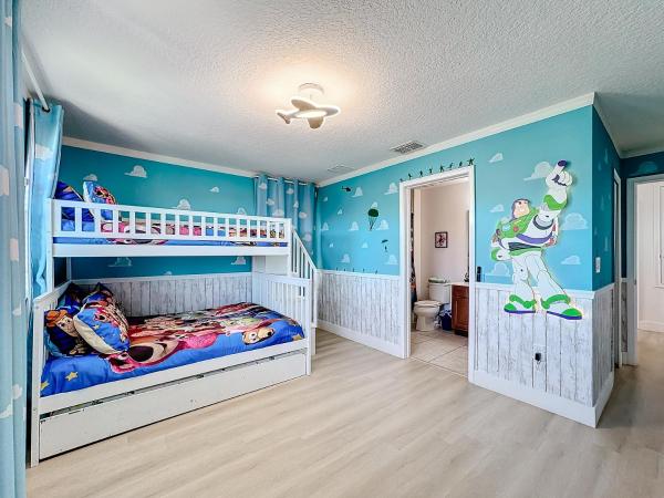 Tranquility Hut, Spacious 4-bedrooms, 4-bathrooms, Pools, Free Parking - Kissimmee