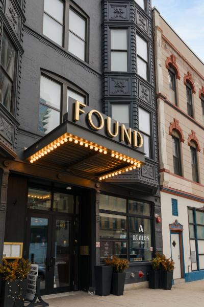 Found Hotel Chicago River North - Chicago, IL