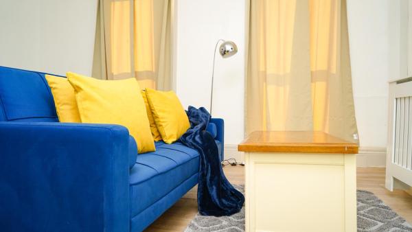 Charming Central London Retreat - The Warwick Castle