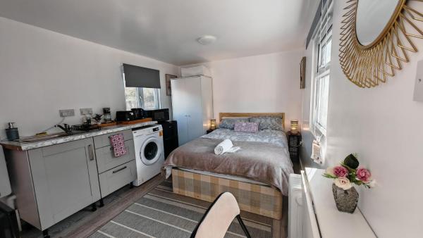 Cozy Studio With Netflix & Chill & Parking - Enfield Town