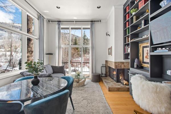 Sunlit Aspen 2 Bed 2 Bath Riverfront Condo - Aspen, CO