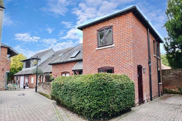 In The Heart Of The Town Centre Ringwood, New Forest - Star Cottage - Ringwood