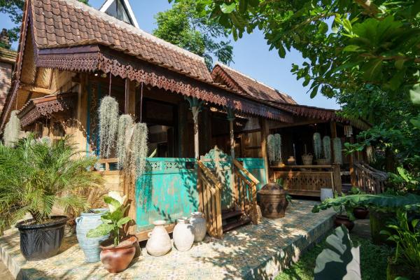 Tropical Traditional Indonesian Wooden Cottage - Beji Mas, Ubud - Ubud
