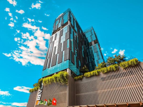 Revier Hotel - Dubai -