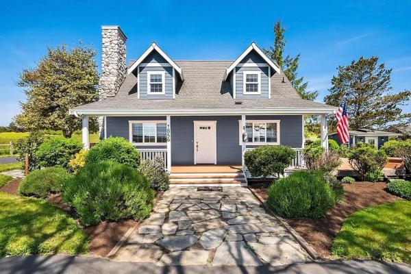 Whidbey Island Retreat - Oceanfront With Hot Tub - Coupeville, WA