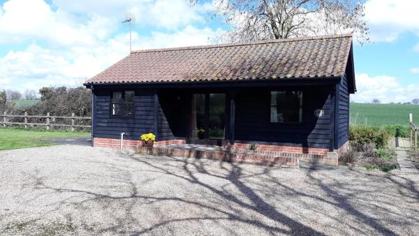 Fushia Chalet A Lovely Little Rural Retreat - Suffolk