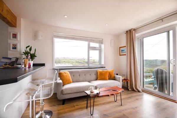 One Bed Spectacular Ocean Views, Walk To The Beach - Pool