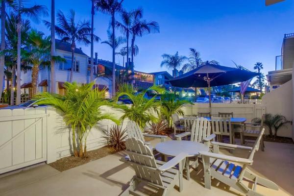 Bayside Getaway Steps To The Ocean With Ac Private Patio Bbq Family And Pet Friendly - San Diego, CA