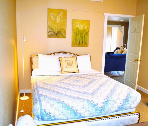 Cozy Nest 5 A Beautiful Room To Rent - North Dakota