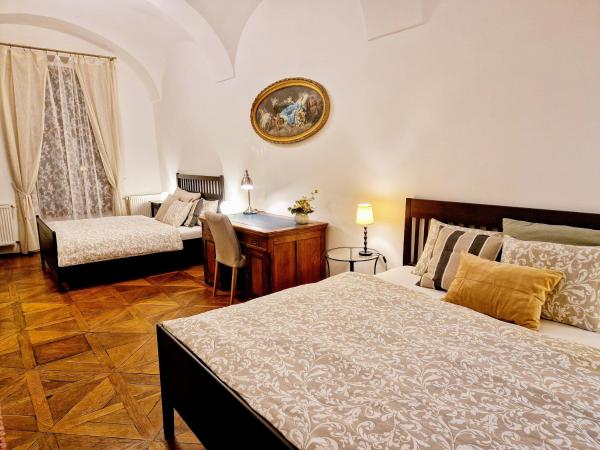 Marina Old Town Apartment With 1 Free Parking Offsite - Eslovaquia