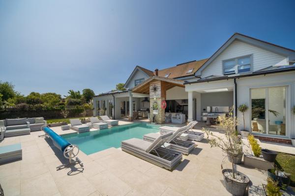 Luxury Five Star, Hampton House With Heated Pool - Isle of Wight