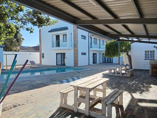 Foundation Stones Lodge Summerstrand - Port Elizabeth