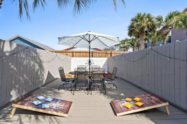 Pet-friendly Condo, Less Than 5 Min Walk To Beach, Beach Chairs, Wagon, Umbrella Etc. Included! - Panama City, FL
